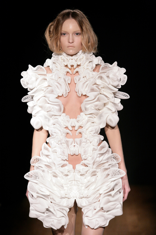 Iris Van Herpen S 3d Printed Couture Escapism Sensoree